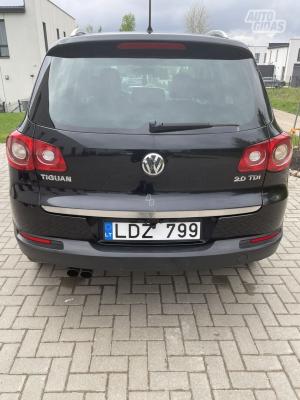 Melns Volkswagen Tiguan 2008 Viļņa, ar dzinēja tilpumu 2.00 L un nobraukumu 334 tūkst. km par 5300 €, foto 7 vietnē AUTOMOTO.COM.LV