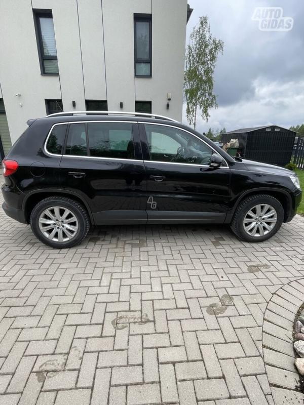 Black Volkswagen Tiguan 2008 in Vilnius, with an engine capacity of 2.00 L and mileage of 334 thousand km for 5300 €, photo 8 on AUTOMOTO.COM.LV