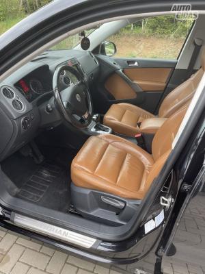 Melns Volkswagen Tiguan 2008 Viļņa, ar dzinēja tilpumu 2.00 L un nobraukumu 334 tūkst. km par 5300 €, foto 14 vietnē AUTOMOTO.COM.LV