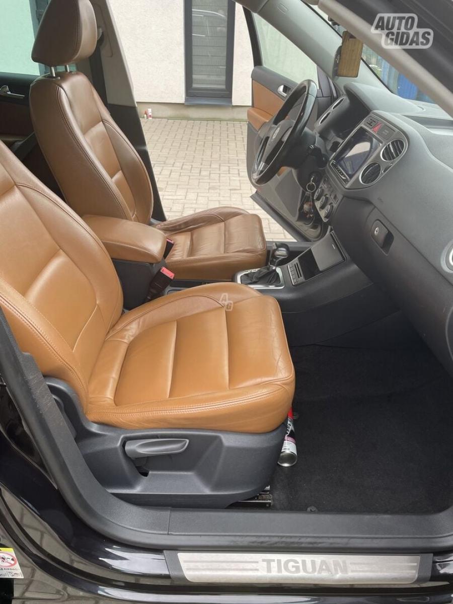 Melns Volkswagen Tiguan 2008 Viļņa, ar dzinēja tilpumu 2.00 L un nobraukumu 334 tūkst. km par 5300 €, foto 23 vietnē AUTOMOTO.COM.LV