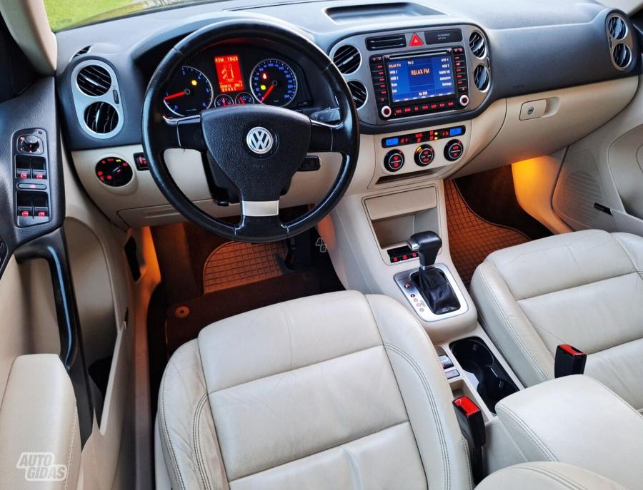 Melns Volkswagen Tiguan 2008 Radviliškis, ar dzinēja tilpumu 2.00 L un nobraukumu 283 tūkst. km par 4900 €, foto 17 vietnē AUTOMOTO.COM.LV