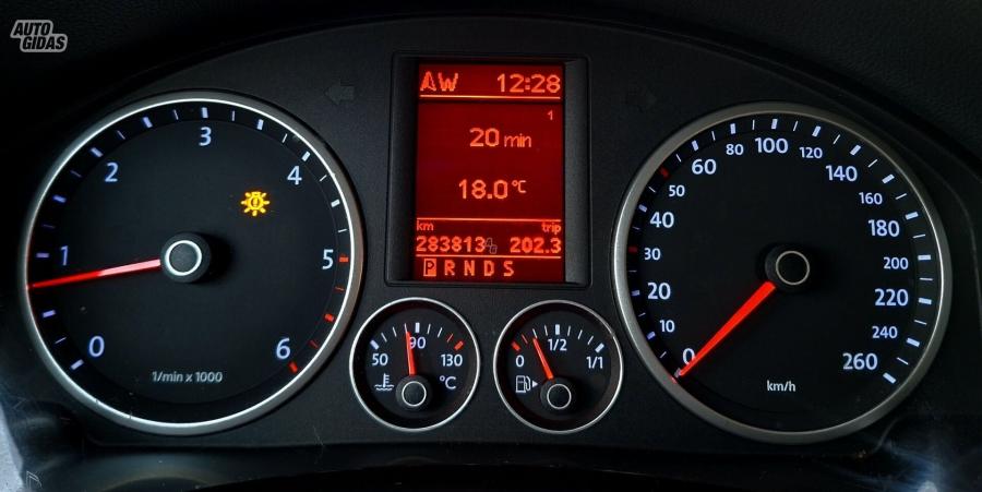 Melns Volkswagen Tiguan 2008 Radviliškis, ar dzinēja tilpumu 2.00 L un nobraukumu 283 tūkst. km par 4900 €, foto 21 vietnē AUTOMOTO.COM.LV