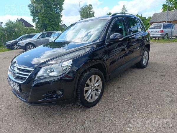 Black Volkswagen Tiguan 2008 in Rezekne, with an engine capacity of 2.00 L and mileage of 331 thousand km for 4200 €, photo 1 on AUTOMOTO.COM.LV