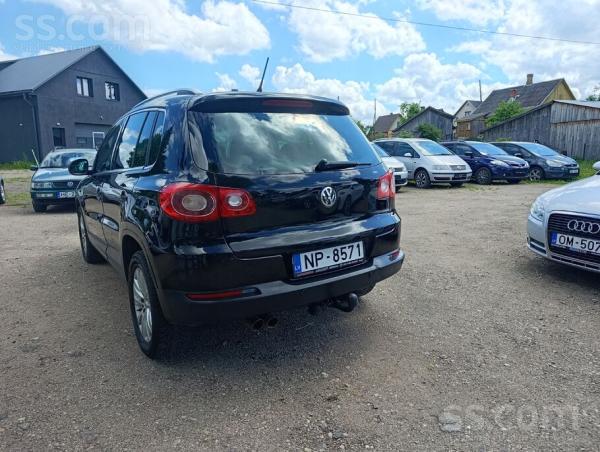 Black Volkswagen Tiguan 2008 in Rezekne, with an engine capacity of 2.00 L and mileage of 331 thousand km for 4200 €, photo 6 on AUTOMOTO.COM.LV