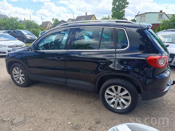 Black Volkswagen Tiguan 2008 in Rezekne, with an engine capacity of 2.00 L and mileage of 331 thousand km for 4200 €, photo 7 on AUTOMOTO.COM.LV