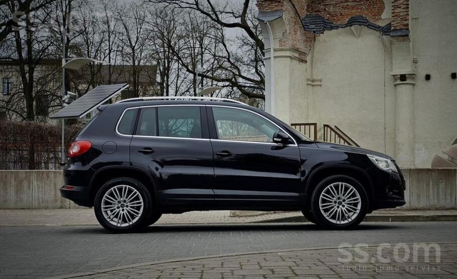 Black Volkswagen Tiguan 2008 in Jelgava, with an engine capacity of 2.00 L and mileage of 247 thousand km for 5990 €, photo 6 on AUTOMOTO.COM.LV