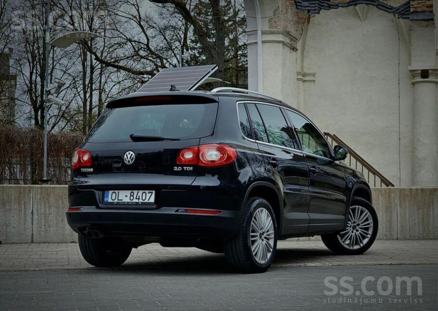 Black Volkswagen Tiguan 2008 in Jelgava, with an engine capacity of 2.00 L and mileage of 247 thousand km for 5990 €, photo 8 on AUTOMOTO.COM.LV