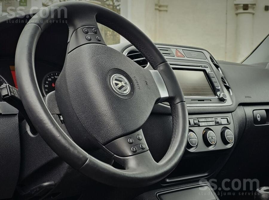 Black Volkswagen Tiguan 2008 in Jelgava, with an engine capacity of 2.00 L and mileage of 247 thousand km for 5990 €, photo 10 on AUTOMOTO.COM.LV