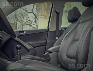 Black Volkswagen Tiguan 2008 in Jelgava, with an engine capacity of 2.00 L and mileage of 247 thousand km for 5990 €, photo 12 on AUTOMOTO.COM.LV