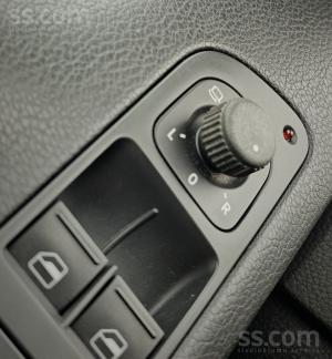 Black Volkswagen Tiguan 2008 in Jelgava, with an engine capacity of 2.00 L and mileage of 247 thousand km for 5990 €, photo 22 on AUTOMOTO.COM.LV