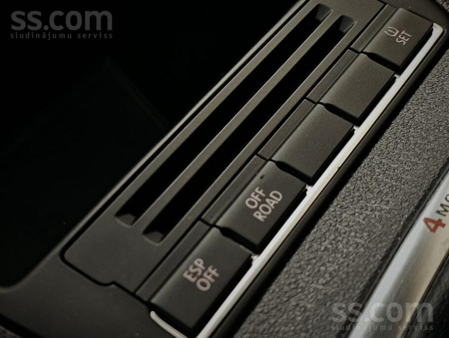 Black Volkswagen Tiguan 2008 in Jelgava, with an engine capacity of 2.00 L and mileage of 247 thousand km for 5990 €, photo 23 on AUTOMOTO.COM.LV