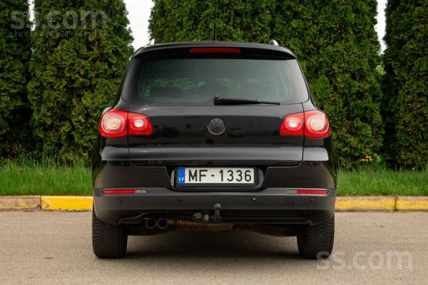 Melns Volkswagen Tiguan 2008 Jelgava, ar dzinēja tilpumu 2.00 L un nobraukumu 332 tūkst. km par 5300 €, foto 5 vietnē AUTOMOTO.COM.LV