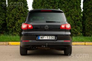 Melns Volkswagen Tiguan 2008 Jelgava, ar dzinēja tilpumu 2.00 L un nobraukumu 332 tūkst. km par 5300 €, foto 6 vietnē AUTOMOTO.COM.LV
