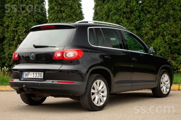 Melns Volkswagen Tiguan 2008 Jelgava, ar dzinēja tilpumu 2.00 L un nobraukumu 332 tūkst. km par 5300 €, foto 6 vietnē AUTOMOTO.COM.LV
