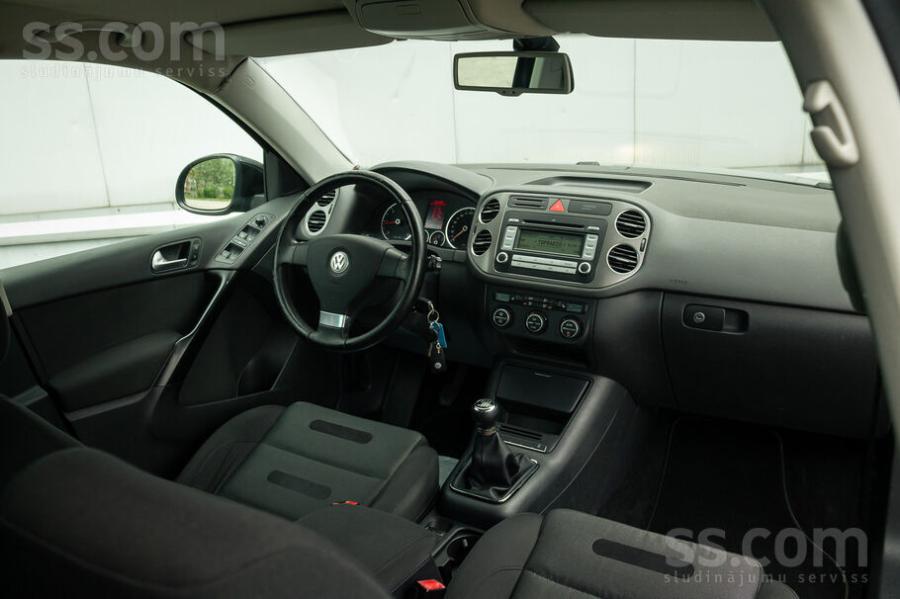 Melns Volkswagen Tiguan 2008 Jelgava, ar dzinēja tilpumu 2.00 L un nobraukumu 332 tūkst. km par 5300 €, foto 9 vietnē AUTOMOTO.COM.LV