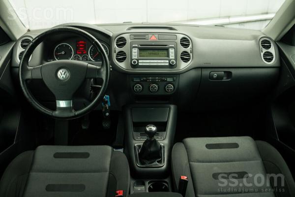 Melns Volkswagen Tiguan 2008 Jelgava, ar dzinēja tilpumu 2.00 L un nobraukumu 332 tūkst. km par 5300 €, foto 10 vietnē AUTOMOTO.COM.LV