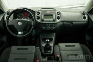 Melns Volkswagen Tiguan 2008 Jelgava, ar dzinēja tilpumu 2.00 L un nobraukumu 332 tūkst. km par 5300 €, foto 11 vietnē AUTOMOTO.COM.LV