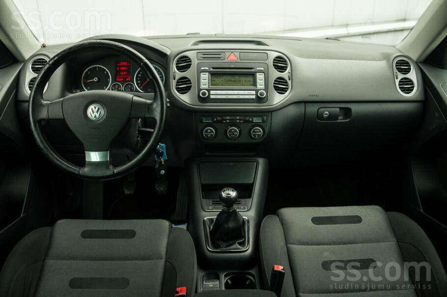 Melns Volkswagen Tiguan 2008 Jelgava, ar dzinēja tilpumu 2.00 L un nobraukumu 332 tūkst. km par 5300 €, foto 11 vietnē AUTOMOTO.COM.LV