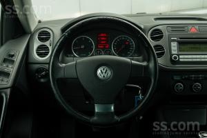 Melns Volkswagen Tiguan 2008 Jelgava, ar dzinēja tilpumu 2.00 L un nobraukumu 332 tūkst. km par 5300 €, foto 12 vietnē AUTOMOTO.COM.LV
