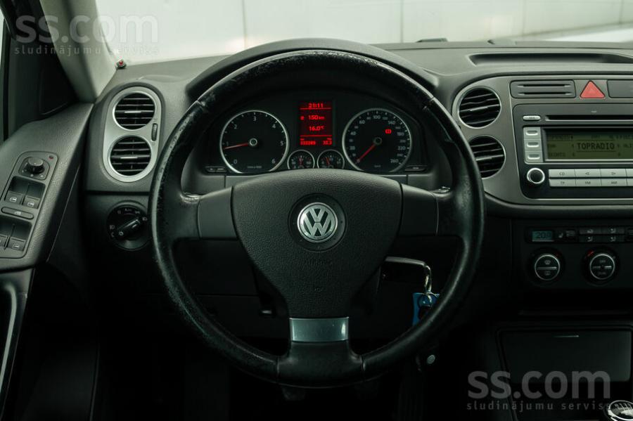 Melns Volkswagen Tiguan 2008 Jelgava, ar dzinēja tilpumu 2.00 L un nobraukumu 332 tūkst. km par 5300 €, foto 12 vietnē AUTOMOTO.COM.LV