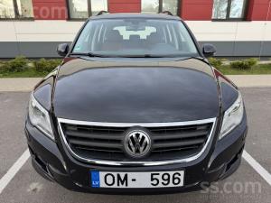 Black Volkswagen Tiguan 2008 in Riga, with an engine capacity of 2.00 L and mileage of 255 thousand km for 6850 €, photo 3 on AUTOMOTO.COM.LV