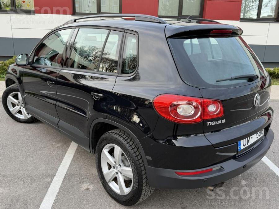 Black Volkswagen Tiguan 2008 in Riga, with an engine capacity of 2.00 L and mileage of 255 thousand km for 6850 €, photo 7 on AUTOMOTO.COM.LV