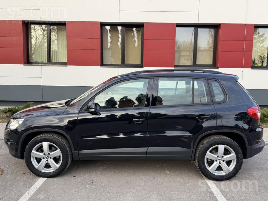 Black Volkswagen Tiguan 2008 in Riga, with an engine capacity of 2.00 L and mileage of 255 thousand km for 6850 €, photo 10 on AUTOMOTO.COM.LV
