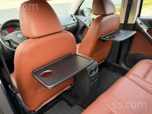 Black Volkswagen Tiguan 2008 in Riga, with an engine capacity of 2.00 L and mileage of 255 thousand km for 6850 €, photo 18 on AUTOMOTO.COM.LV