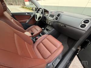 Black Volkswagen Tiguan 2008 in Riga, with an engine capacity of 2.00 L and mileage of 255 thousand km for 6850 €, photo 19 on AUTOMOTO.COM.LV