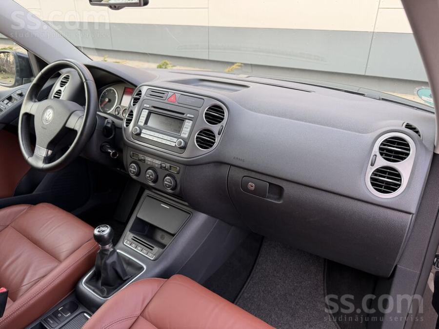 Black Volkswagen Tiguan 2008 in Riga, with an engine capacity of 2.00 L and mileage of 255 thousand km for 6850 €, photo 23 on AUTOMOTO.COM.LV
