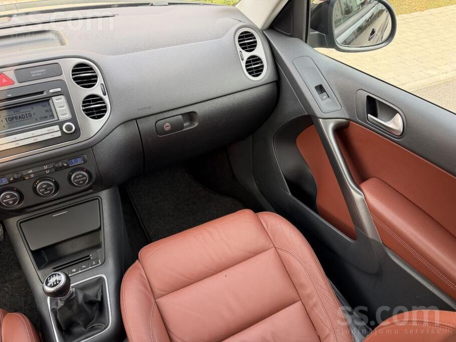 Black Volkswagen Tiguan 2008 in Riga, with an engine capacity of 2.00 L and mileage of 255 thousand km for 6850 €, photo 25 on AUTOMOTO.COM.LV