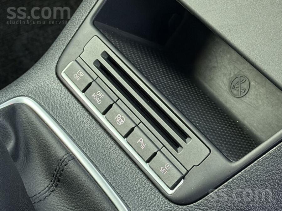Black Volkswagen Tiguan 2008 in Riga, with an engine capacity of 2.00 L and mileage of 255 thousand km for 6850 €, photo 28 on AUTOMOTO.COM.LV