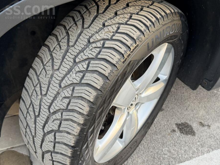 Black Volkswagen Tiguan 2008 in Riga, with an engine capacity of 2.00 L and mileage of 255 thousand km for 6850 €, photo 33 on AUTOMOTO.COM.LV
