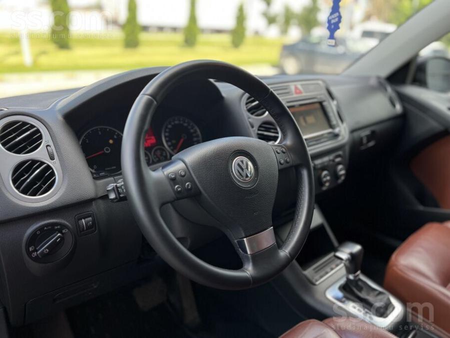 Melns Volkswagen Tiguan 2008 Jēkabpils, ar dzinēja tilpumu 2.00 L un nobraukumu 202 tūkst. km par 6500 €, foto 9 vietnē AUTOMOTO.COM.LV