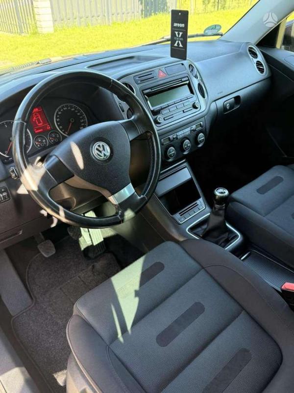 Melns Volkswagen Tiguan 2008 Utena, ar dzinēja tilpumu 2.00 L un nobraukumu 300 tūkst. km par 6200 €, foto 2 vietnē AUTOMOTO.COM.LV