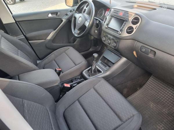 Melns Volkswagen Tiguan 2008 Kauņa, ar dzinēja tilpumu 2.00 L un nobraukumu 364 tūkst. km par 3800 €, foto 5 vietnē AUTOMOTO.COM.LV