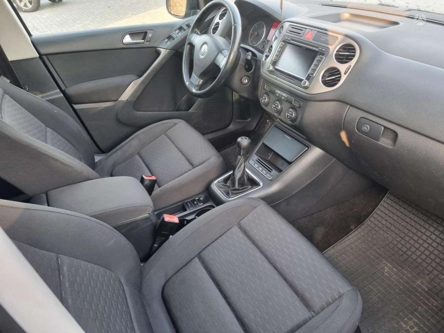 Melns Volkswagen Tiguan 2008 Kauņa, ar dzinēja tilpumu 2.00 L un nobraukumu 364 tūkst. km par 3800 €, foto 6 vietnē AUTOMOTO.COM.LV