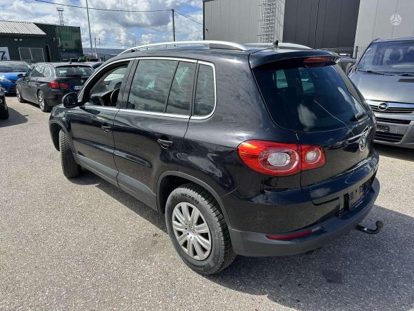 Black Volkswagen Tiguan 2008 in Kaunas, with an engine capacity of 1.97 L and mileage of 163 thousand km for 5900 €, photo 3 on AUTOMOTO.COM.LV