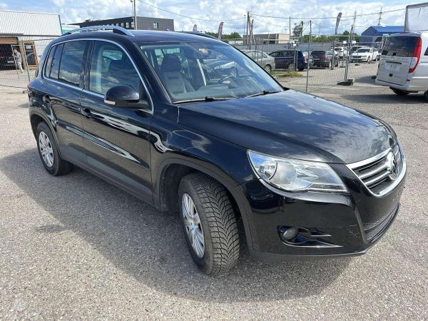 Black Volkswagen Tiguan 2008 in Kaunas, with an engine capacity of 1.97 L and mileage of 163 thousand km for 5900 €, photo 4 on AUTOMOTO.COM.LV