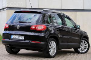 Black Volkswagen Tiguan 2008 in Tukums, with an engine capacity of 2.00 L and mileage of 346 thousand km for 5990 €, photo 4 on AUTOMOTO.COM.LV