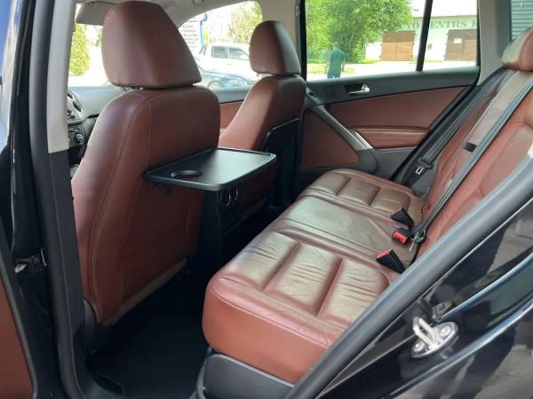 Black Volkswagen Tiguan 2008 in Jekabpils, with an engine capacity of 2.00 L and mileage of 202 thousand km for 6500 €, photo 10 on AUTOMOTO.COM.LV