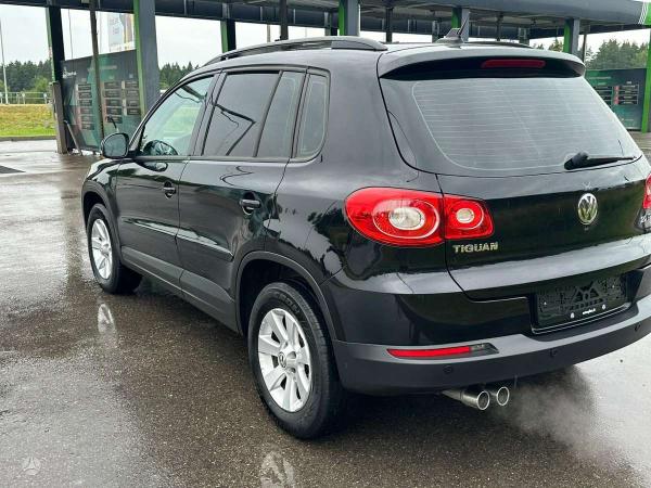 Black Volkswagen Tiguan 2008 in Utena, with an engine capacity of 1.98 L and mileage of 197 thousand km for 6450 €, photo 4 on AUTOMOTO.COM.LV