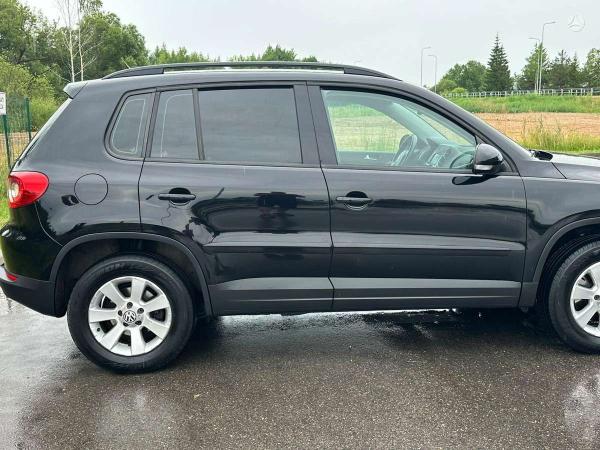 Black Volkswagen Tiguan 2008 in Utena, with an engine capacity of 1.98 L and mileage of 197 thousand km for 6450 €, photo 7 on AUTOMOTO.COM.LV