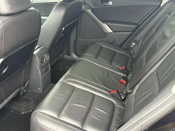 Black Volkswagen Tiguan 2008 in Utena, with an engine capacity of 1.98 L and mileage of 197 thousand km for 6450 €, photo 10 on AUTOMOTO.COM.LV