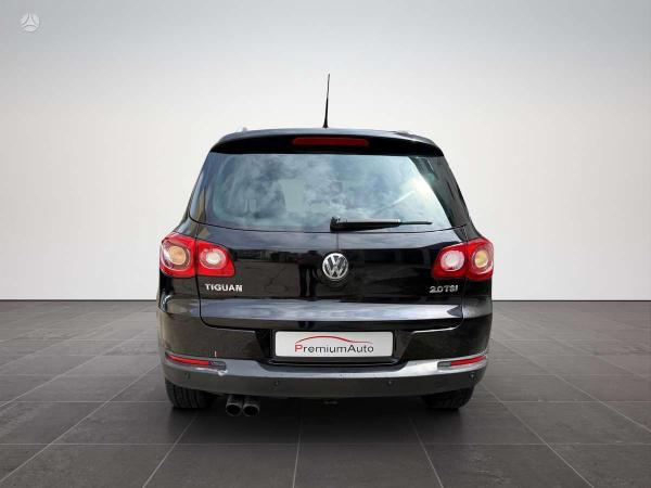Black Volkswagen Tiguan 2008 in Vilnius, with an engine capacity of 1.98 L and mileage of 212 thousand km for 5690 €, photo 5 on AUTOMOTO.COM.LV