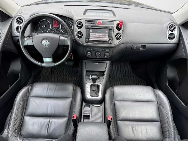 Black Volkswagen Tiguan 2008 in Vilnius, with an engine capacity of 1.98 L and mileage of 212 thousand km for 5690 €, photo 10 on AUTOMOTO.COM.LV