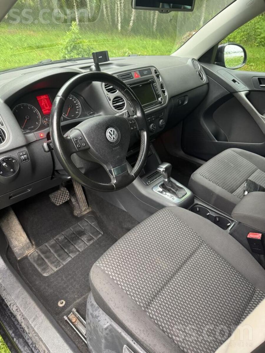 Melns Volkswagen Tiguan 2008 Daugavpils, ar dzinēja tilpumu 2.00 L un nobraukumu 307 tūkst. km par 4950 €, foto 4 vietnē AUTOMOTO.COM.LV