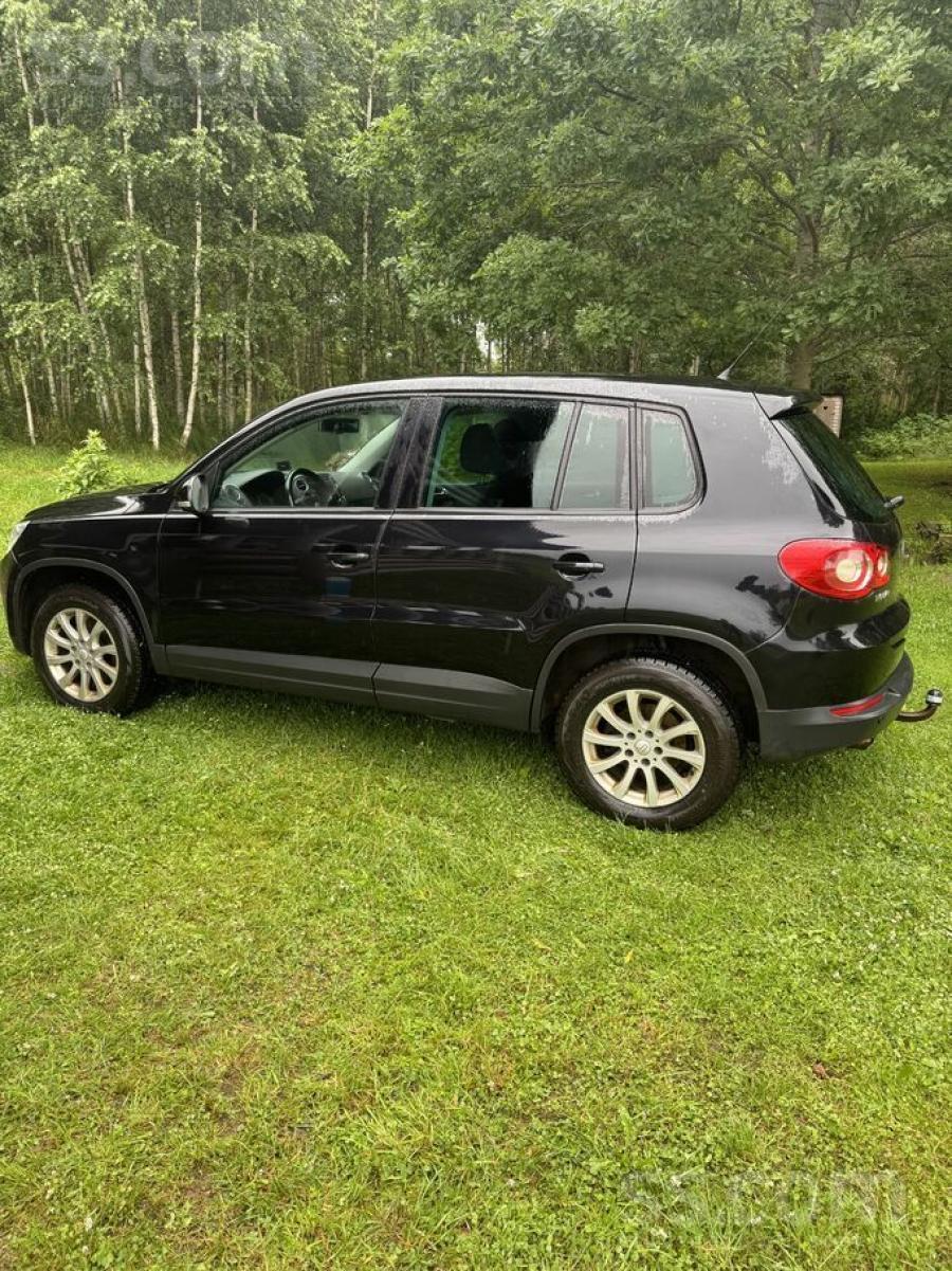 Melns Volkswagen Tiguan 2008 Daugavpils, ar dzinēja tilpumu 2.00 L un nobraukumu 307 tūkst. km par 4950 €, foto 5 vietnē AUTOMOTO.COM.LV