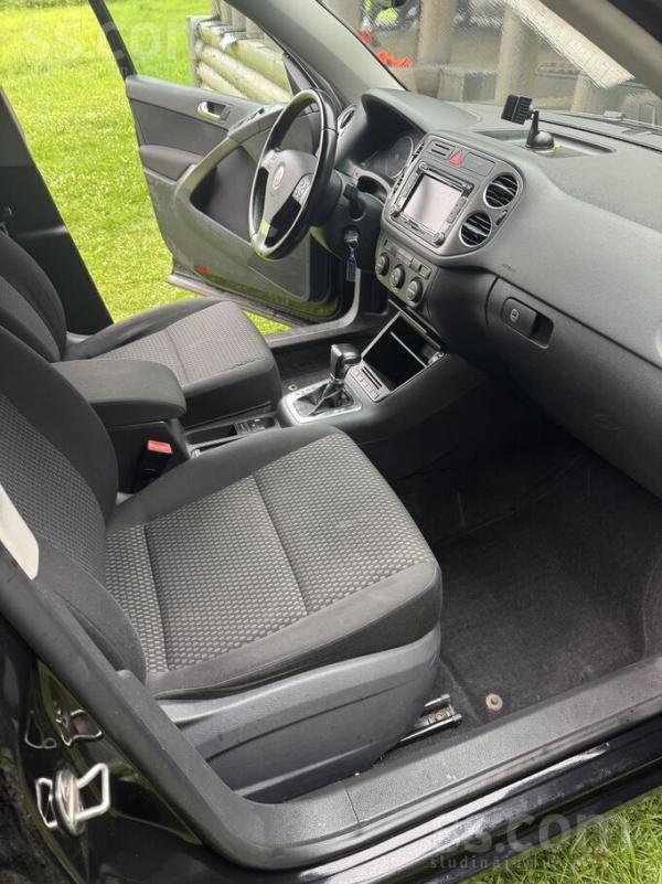 Melns Volkswagen Tiguan 2008 Daugavpils, ar dzinēja tilpumu 2.00 L un nobraukumu 307 tūkst. km par 4950 €, foto 8 vietnē AUTOMOTO.COM.LV