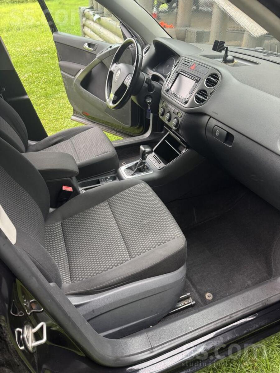 Melns Volkswagen Tiguan 2008 Daugavpils, ar dzinēja tilpumu 2.00 L un nobraukumu 307 tūkst. km par 4950 €, foto 9 vietnē AUTOMOTO.COM.LV